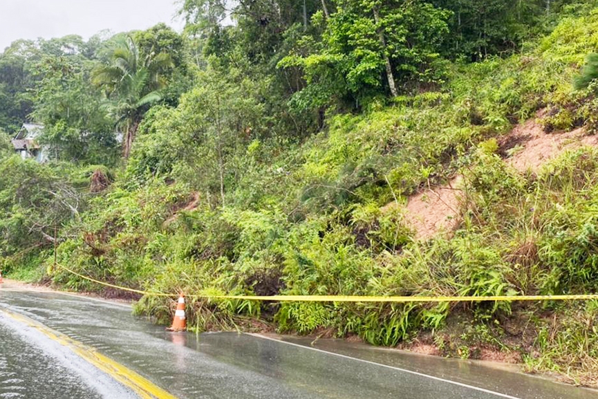 Chuva Causa Deslizamentos De Terra E Queda De árvore Em Gaspar Jornal